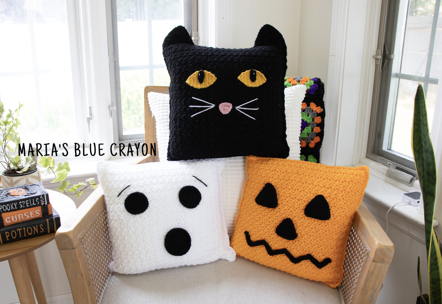 Free Ghost Pillow Crochet Pattern - Maria's Blue Crayon